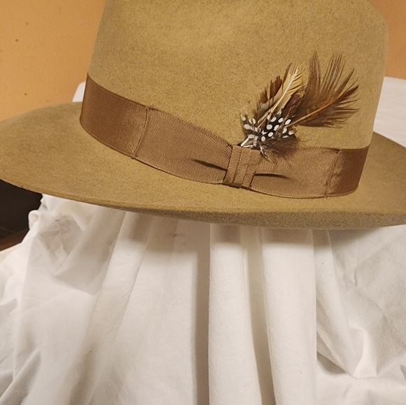 Dobbs | Accessories | Mens Hat Tan Color Preowned Size 7 2 With Hat Box ...
